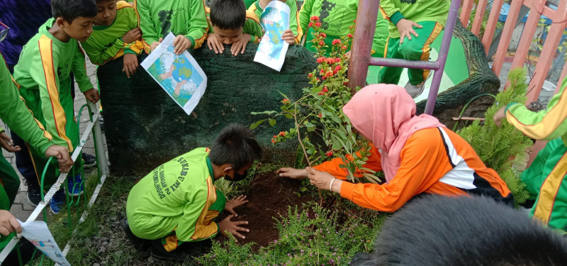 Peringati Hari Bumi 2023, SD Negeri Sukabumi 2 Gelar Berbagai Kegiatan ...